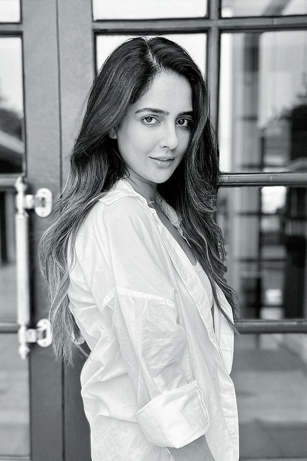 వివాదంలో రాజ్‌తరుణ్‌.. ట్రెండింగ్‌లో హీరోయిన్‌ (ఫోటోలు) | Actor Raj ...