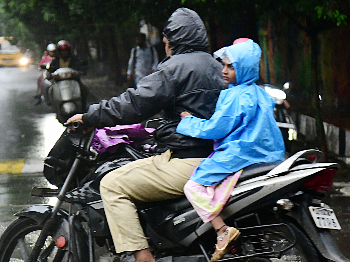 #HeavyRainsAP : ఏపీలో దంచికొడుతున్న వానలు (ఫొటోలు) | heavy rain in ...