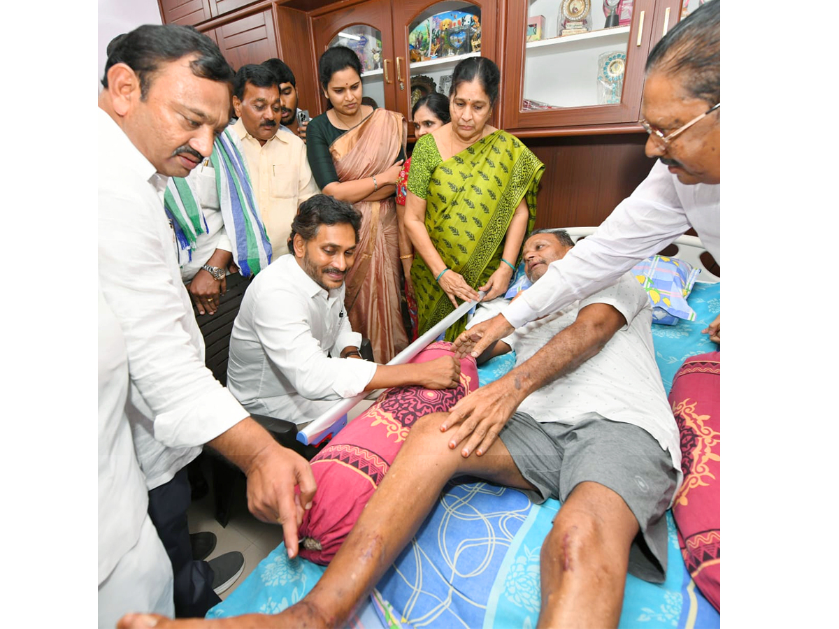 గుంటూరులో జగన్‌.. పోటెత్తిన ప్రజాభిమానం (ఫొటోలు) | YS Jagan Visits ...