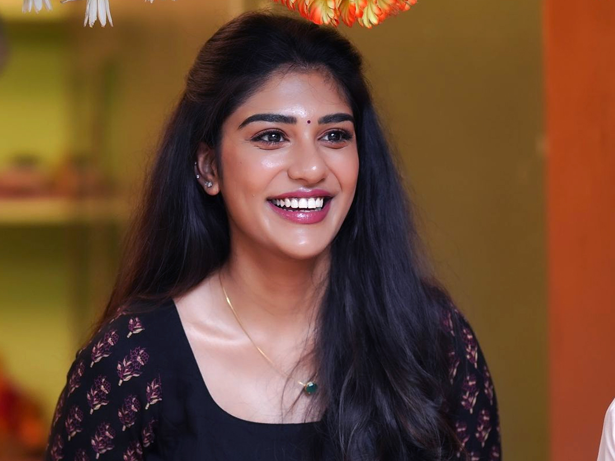 క్యూట్ ఎక్స్ప్రెషన్స్ తో అందరిని ఫిదా చేసిన సుప్రీత ...(ఫోటోలు ...