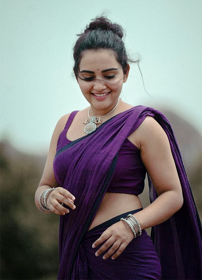 వయ్యారాల జాబిల్లి సోనియా సింగ్.. చీరలో ముద్దొచ్చేలా (ఫొటోలు ...