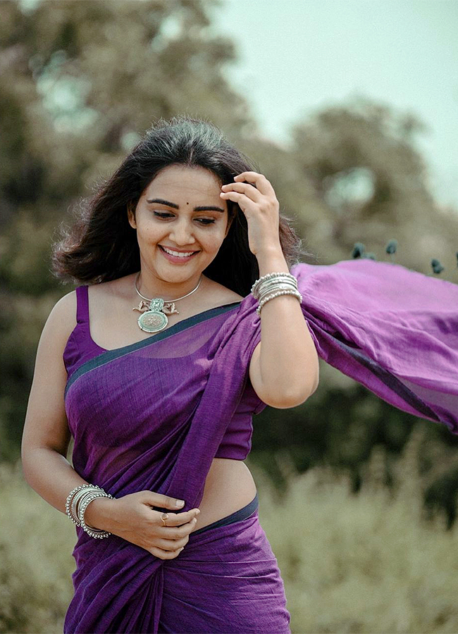 వయ్యారాల జాబిల్లి సోనియా సింగ్.. చీరలో ముద్దొచ్చేలా (ఫొటోలు ...