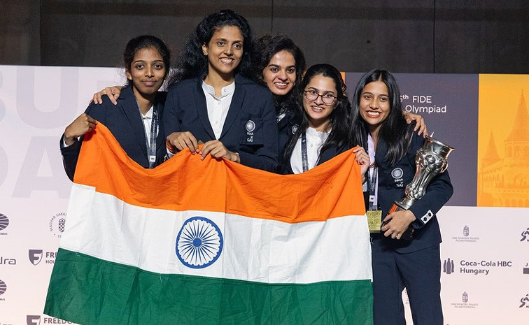 ‘బంగారు తల్లి’ హారిక ద్రోణవల్లి.. అందమైన కుటుంబం (ఫొటోలు) | Indian ...