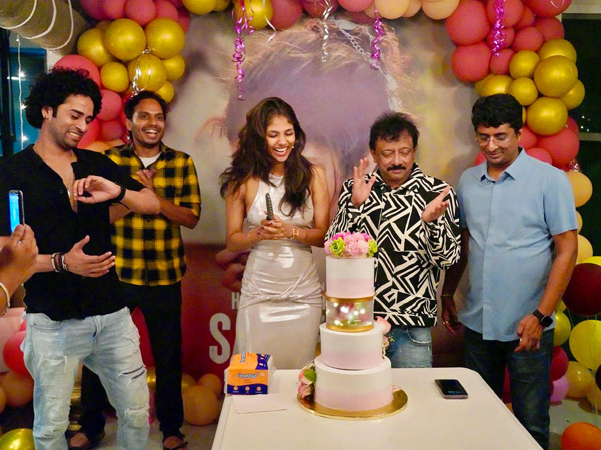 ‘శారీ’ హీరోయిన్‌ బర్త్‌డే సెలెబ్రేషన్స్‌లో ఆర్జీవీ సందడి (ఫోటోలు) | Ram ...