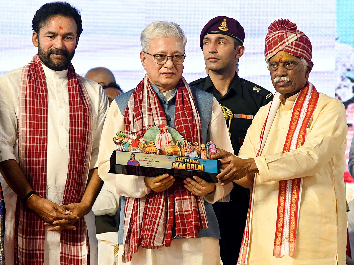 దసరా స్పెషల్‌ : హైదరాబాద్‌లో ‘అలయ్‌ బలయ్‌’ సందడి (ఫొటోలు) | CM Revanth ...