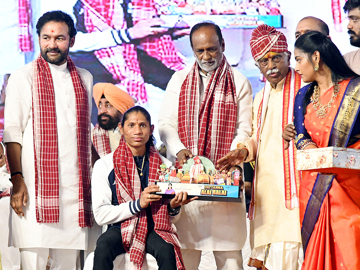 దసరా స్పెషల్‌ : హైదరాబాద్‌లో ‘అలయ్‌ బలయ్‌’ సందడి (ఫొటోలు) | CM Revanth ...