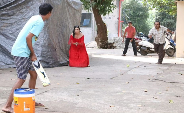 మాటలు రావట్లేదు.. ఆయన మృతిపై 'దేవర' నటి ఎమోషనల్ (ఫొటోలు) | Atul ...