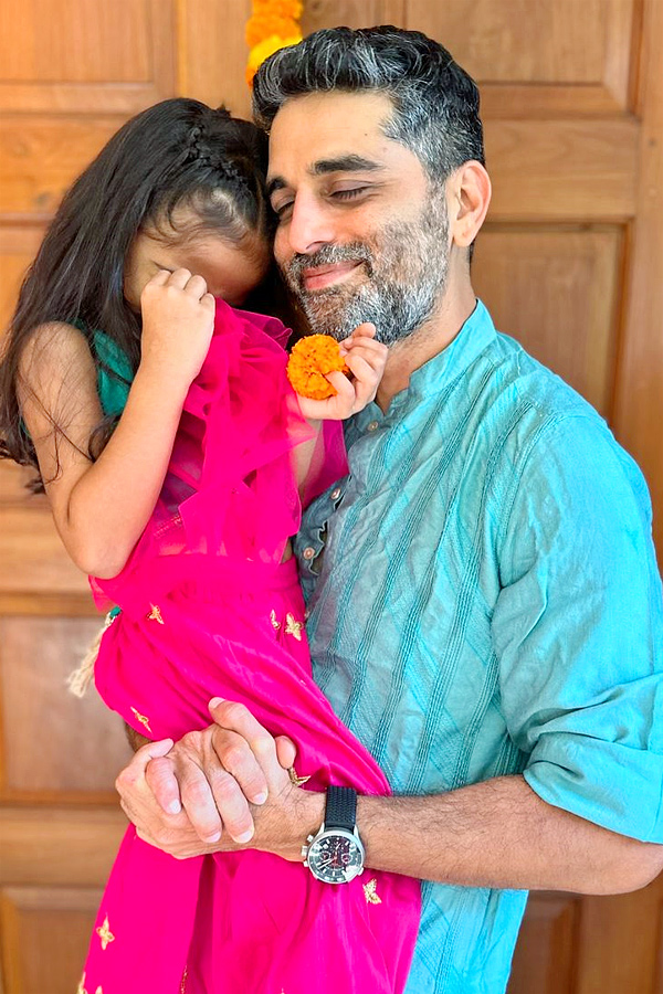 దసరా, దీపావళి సంబరాల్లో సమీరా రెడ్డి.. ఫ్యామిలీ ఫోటోలు చూశారా ...