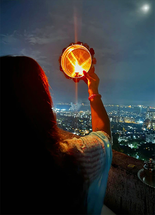 టీమిండియా కెప్టెన్‌ ఇంట కర్వా చౌత్‌ వేడుకలు (ఫొటోలు) | Suryakumar Yadav ...