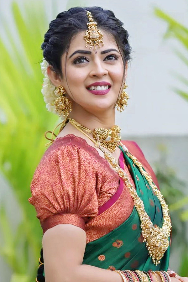 Mansi Joshi: 'దేవత' సీరియల్‌ నటి నిశ్చితార్థం (ఫోటోలు) | Devatha Serial ...