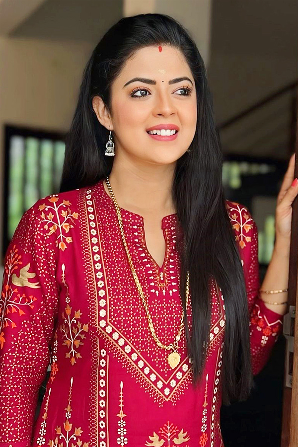 Mansi Joshi: 'దేవత' సీరియల్‌ నటి నిశ్చితార్థం (ఫోటోలు) | Devatha Serial ...