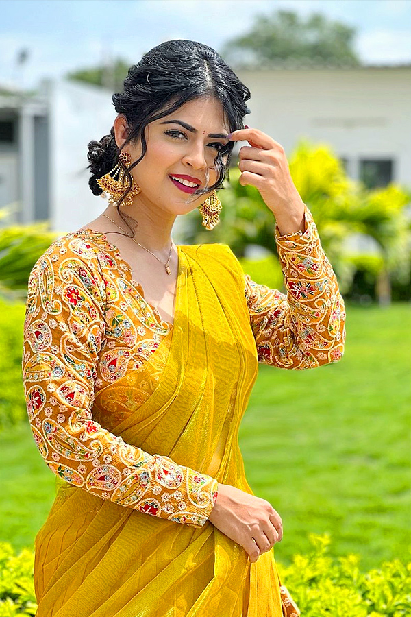 Mansi Joshi: 'దేవత' సీరియల్‌ నటి నిశ్చితార్థం (ఫోటోలు) | Devatha Serial ...