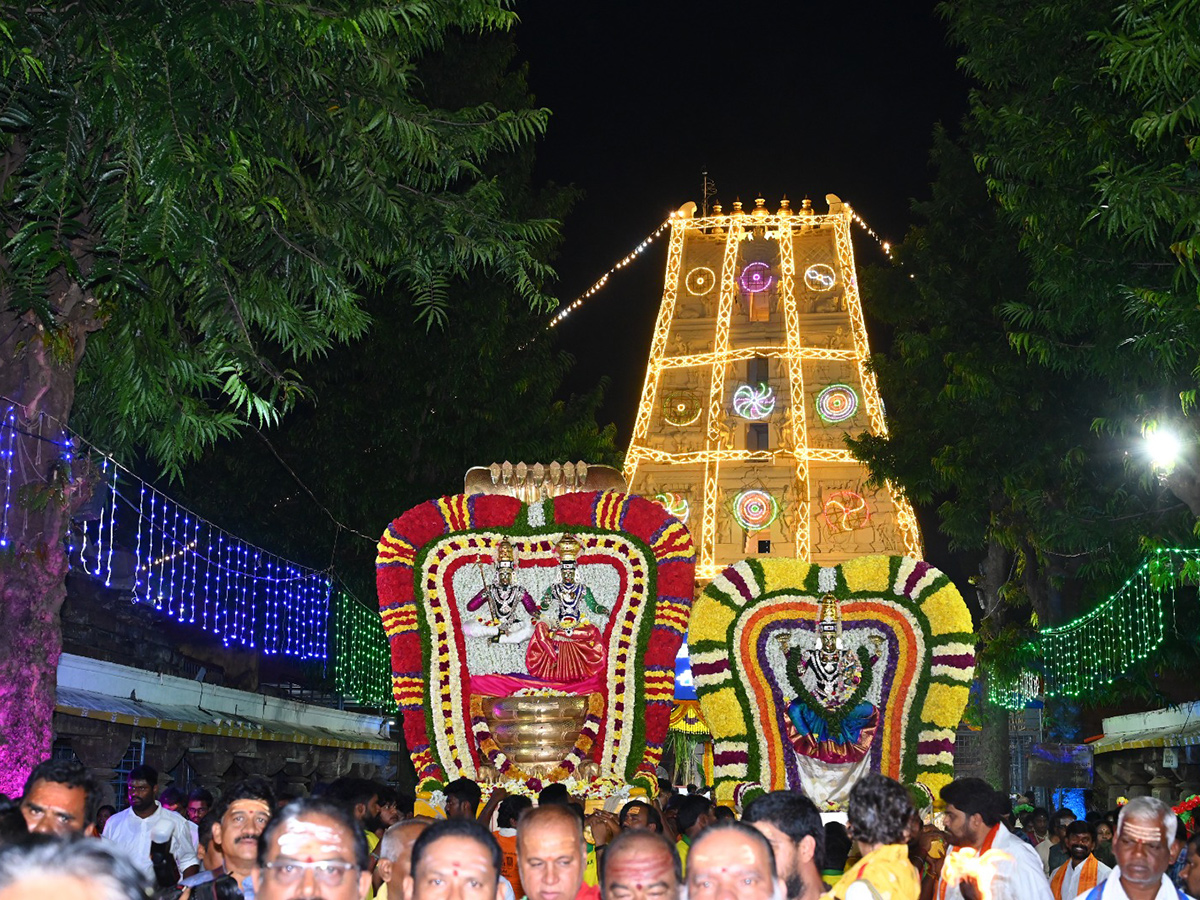 శ్రీశైలంలో వైభవంగా దసరా శరన్నవరాత్రి బ్రహ్మోత్సవాలు (ఫొటోలు) | Dasara ...