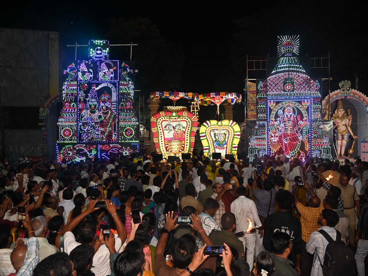 శ్రీశైలంలో వైభవంగా దసరా శరన్నవరాత్రి బ్రహ్మోత్సవాలు (ఫొటోలు) | Dasara ...