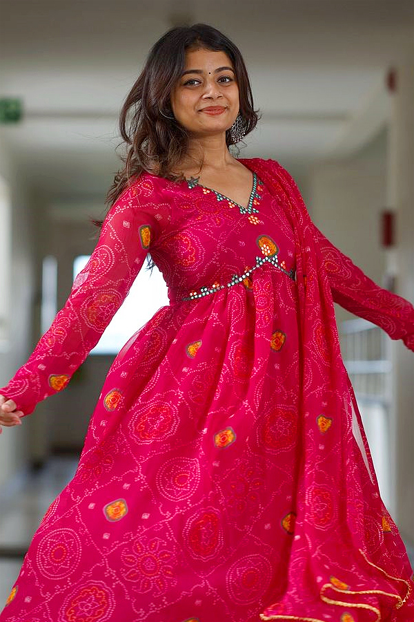 ఆఫ్టర్ బిగ్ బాస్ గ్లామర్ డోస్ పెంచిన నైనిక (ఫోటోలు ) | Nainika Anasuru ...