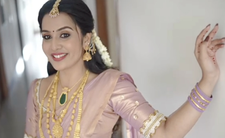 నిశ్చితార్థం ఒకరితో-పెళ్లి మరొకరితో.. మలయాళ నటి వివాహం (ఫొటోలు ...