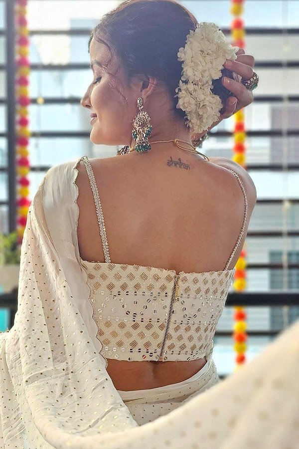 ప్రియుడితో బిగ్‌ బాస్‌ బ్యూటీ దీపావళి వేడుకలు (ఫోటోలు) | Bigg Boss Siri ...