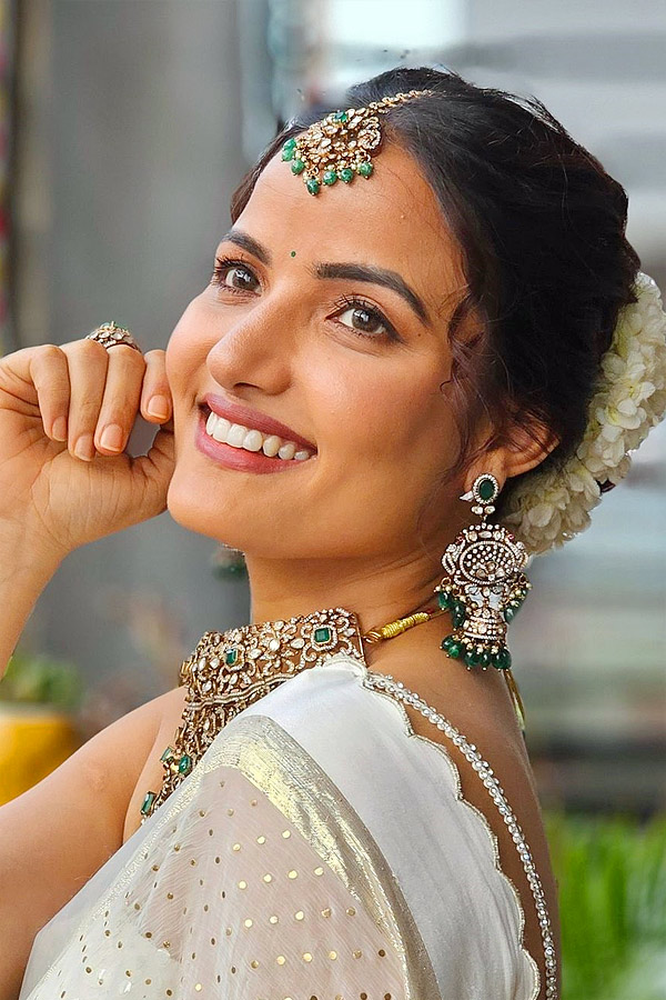 ప్రియుడితో బిగ్‌ బాస్‌ బ్యూటీ దీపావళి వేడుకలు (ఫోటోలు) | Bigg Boss Siri ...