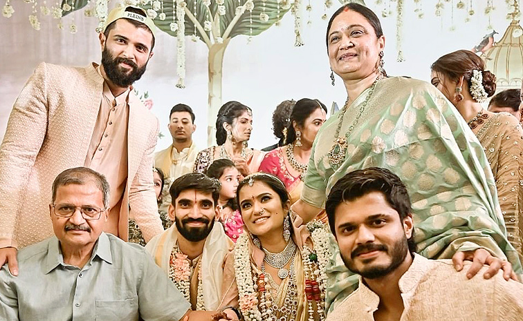 గ్రాండ్‌గా ఆర్జీవీ మేనకోడలు శ్రావ్య వర్మ పెళ్లిలో రష్మిక, విజయ్, కీర్తి ...