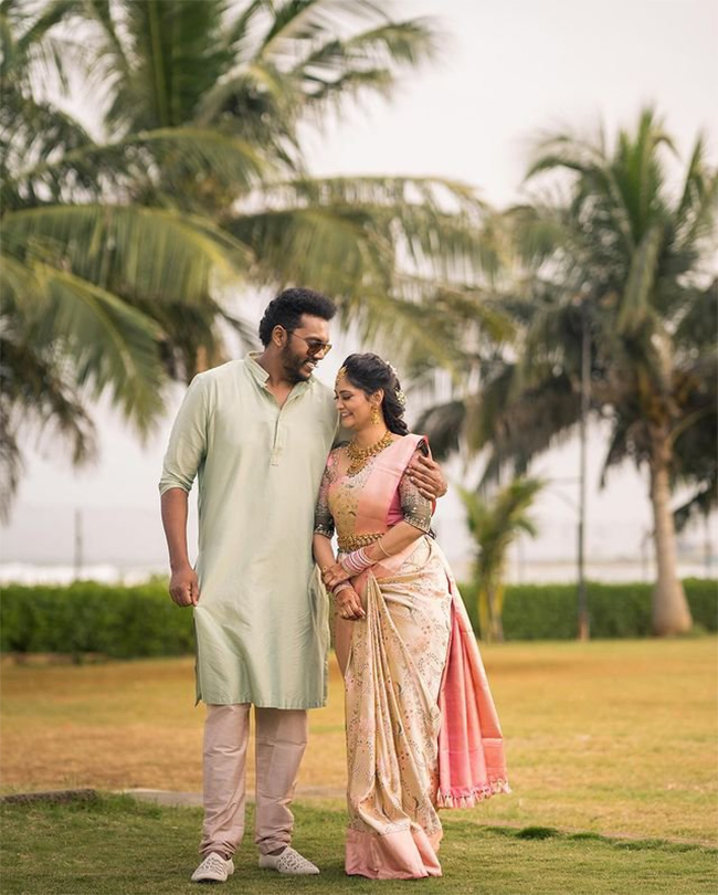 నటితో టాలీవుడ్ డైరెక్టర్ ప్రేమ పెళ్లి.. గ్రాండ్‌గా ఎంగేజ్‌మెంట్ ...