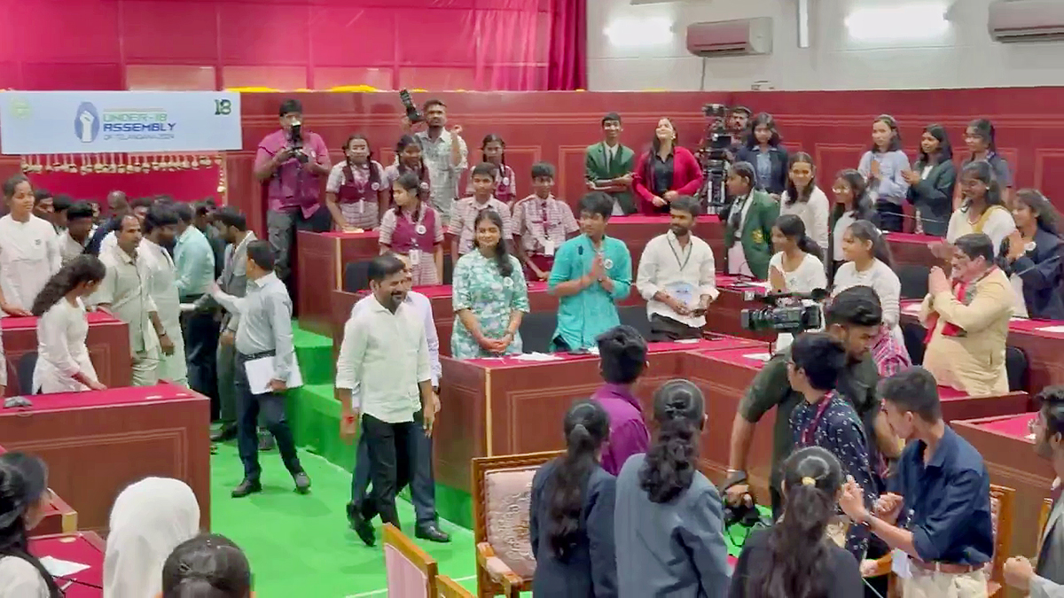 స్టూడెంట్ల మాక్‌ అసెంబ్లీలో సీఎం రేవంత్‌ (ఫొటోలు) | CM Revanth Reddy ...