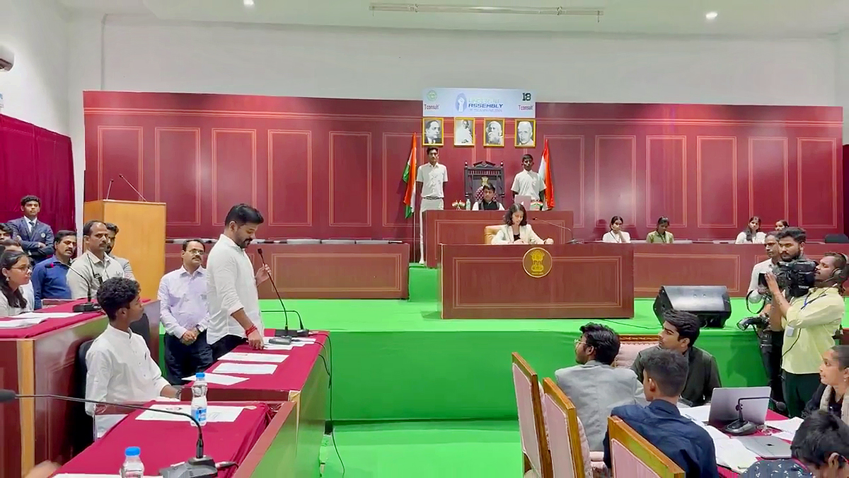 స్టూడెంట్ల మాక్‌ అసెంబ్లీలో సీఎం రేవంత్‌ (ఫొటోలు) | CM Revanth Reddy ...