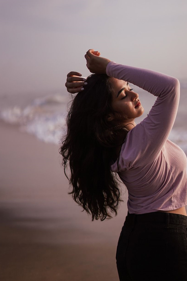 బీచ్‌ ఒ‍డ్డున దీప్తి సునైనా అందాల వల.. పడిపోతారేమో జాగ్రత్త!? (ఫొటోలు ...