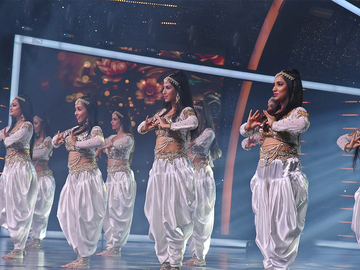 IFFI : ఘనంగా గోవా సినిమా పండుగ ప్రారంభం.. సందడి చేసిన నాగ్‌, ఇతరులు ...