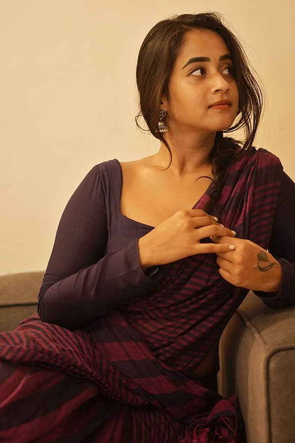 అక్కడ టాటూ చూపిస్తూ స్టన్నింగ్ పోజులు ఇచ్చిన దీప్తి సునైనా (ఫోటోలు ...