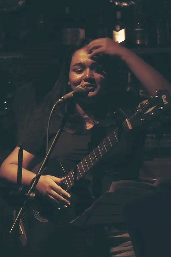 'కిస్సిక్' సాంగ్ పాడింది ఈమెనే.. ఇన్ స్టాలో రీల్స్ నుంచి సినిమా పాటల ...