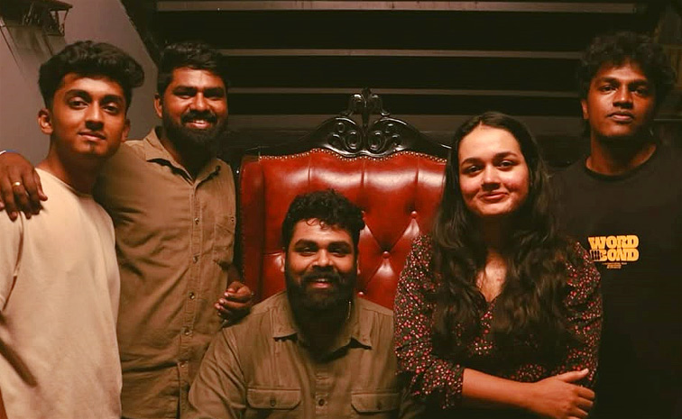 'కిస్సిక్' సాంగ్ పాడింది ఈమెనే.. ఇన్ స్టాలో రీల్స్ నుంచి సినిమా పాటల ...