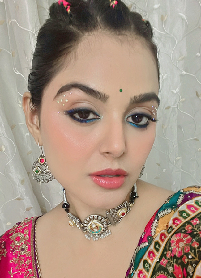 ఫ్రెండ్ పెళ్లిలో 'బిగ్‌బాస్' ఫేమ్ మోనాల్ గజ్జర్ (ఫొటోలు) | Actress ...