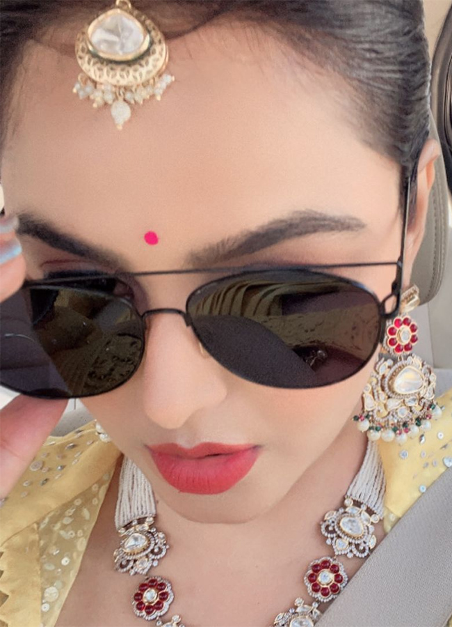 ఫ్రెండ్ పెళ్లిలో 'బిగ్‌బాస్' ఫేమ్ మోనాల్ గజ్జర్ (ఫొటోలు) | Actress ...