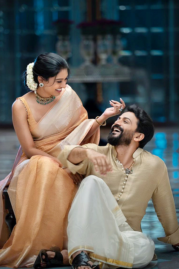 డాక్టర్‌తో 'పుష్ప' విలన్ ధనంజయ నిశ్చితార్థం (ఫొటోలు) | Kannada actor ...