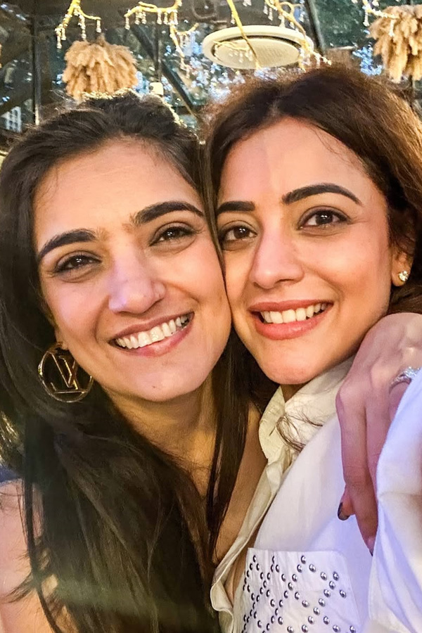 పార్టీలో ఎంజాయ్ చేసిన స్టార్ హీరోయిన్ చెల్లెలు (ఫోటోలు) | Nisha ...