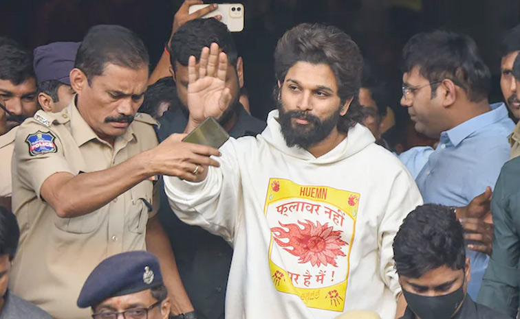 సంథ్య థియేటర్ ఘటనలో అల్లు అర్జున్‌ అరెస్ట్‌ (ఫొటోలు) | Actor Allu Arjun ...
