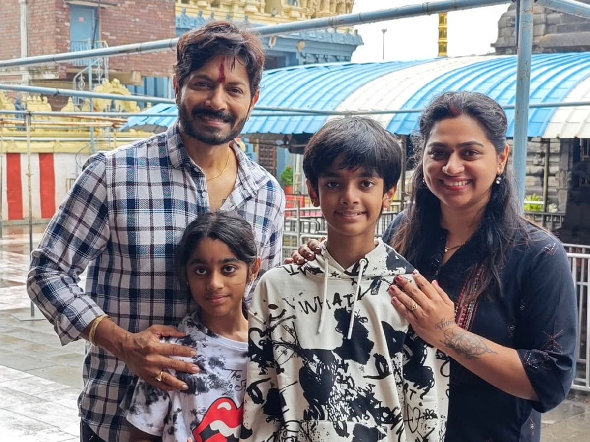 కుటుంబ సమేతంగా సింహాచలం అప్పన్నను దర్శించుకున్న బిగ్‌బాస్‌ విన్నర్ ...
