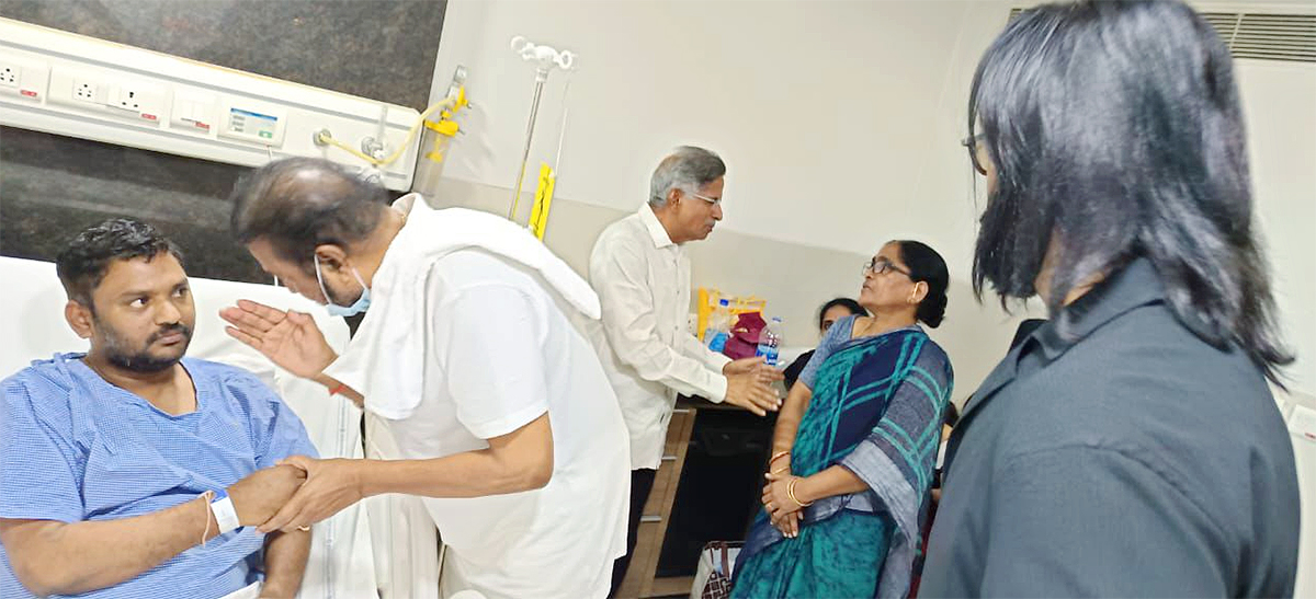 జర్నలిస్ట్‌ రంజిత్‌కు మోహన్‌ బాబు పరామర్శ (ఫొటోలు) | Mohan Babu Visits ...