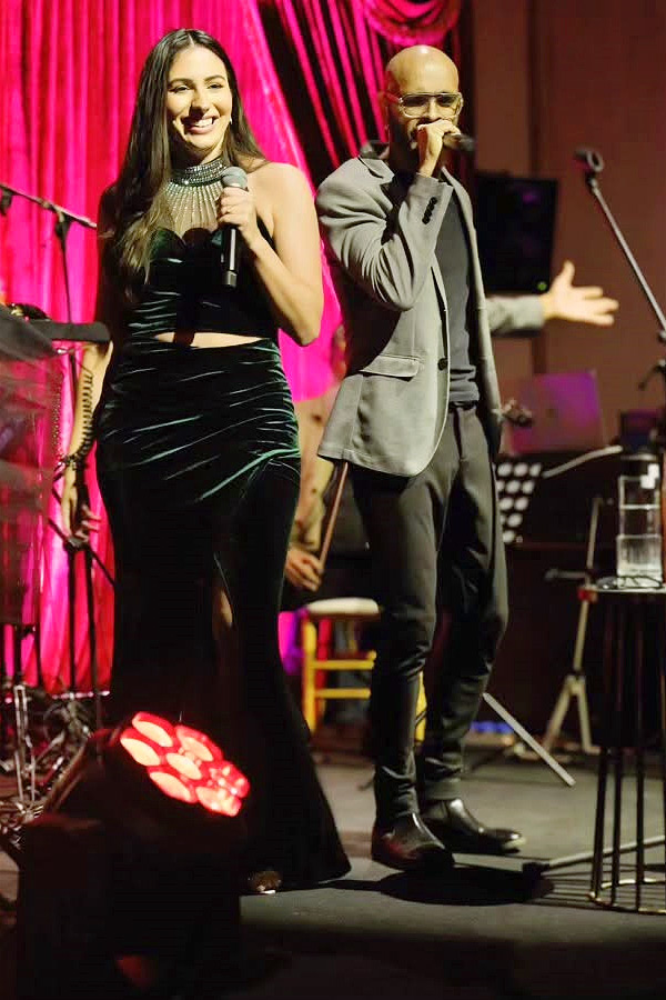 ఇతడేమో టాలీవుడ్ విలన్‌.. భార్య విదేశీ సింగర్.. గుర్తుపట్టారా? (ఫొటోలు ...