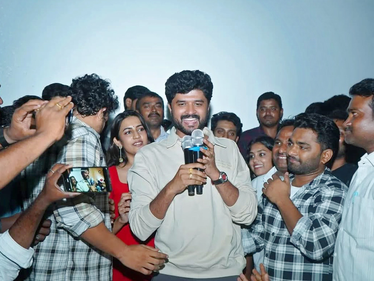 నిహారిక బర్త్‌డే సెలబ్రేషన్స్‌ .. దగ్గరుండి కేక్‌ కట్‌ చేయించిన ...