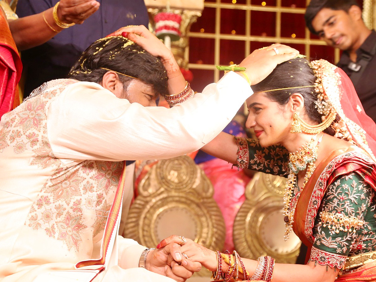 పరుచూరి రామకోటేశ్వరరావు- కొత్తపల్లి గీత కుమారుడి పెళ్లిలో సెలబ్రిటీలు ...