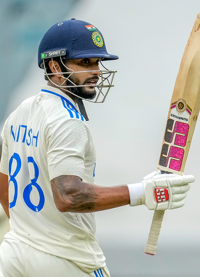 ఆసీస్‌ బౌలర్లను ఆటాడుకున్న నితీష్ రెడ్డి.. పిచ్‌పై పుష్ప స్టైల్ ...