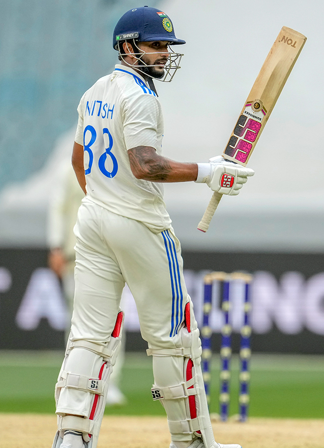 ఆసీస్‌ బౌలర్లను ఆటాడుకున్న నితీష్ రెడ్డి.. పిచ్‌పై పుష్ప స్టైల్ ...