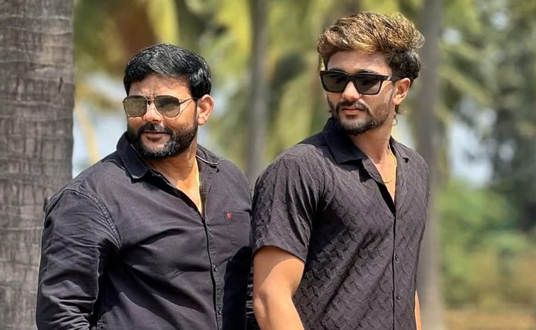 నితీశ్‌ రెడ్డి కుటుంబంతో అనుష్క శర్మ.. ఫొటో వైరల్‌ | Anushka Sharmas ...