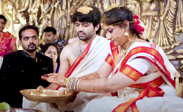పెళ్లి ఫోటోలు షేర్‌ చేసిన వరాహరూపం సింగర్‌ శ్రీలలిత (ఫోటోలు) | Varaha ...