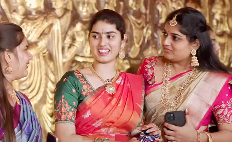 పెళ్లి ఫోటోలు షేర్‌ చేసిన వరాహరూపం సింగర్‌ శ్రీలలిత (ఫోటోలు) | Varaha ...