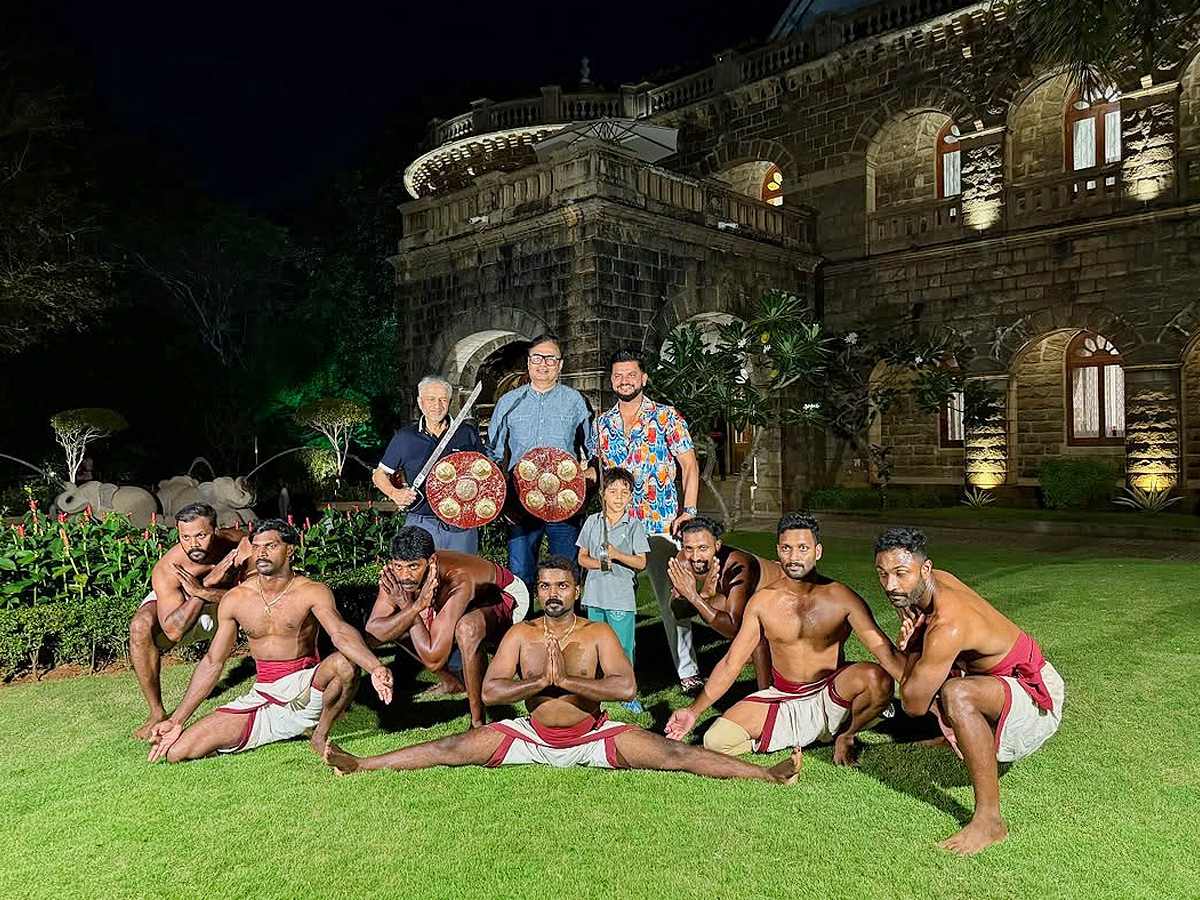 అనంత పద్మనాభ స్వామిని దర్శించుకున్న సురేశ్‌ రైనా దంపతులు (ఫొటోలు ...