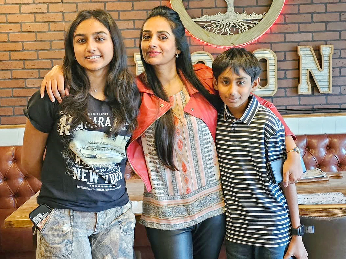 నటి లయ థ్యాంక్స్ గివింగ్ పార్టీ.. ఫ్యామిలీతో కలిసి (ఫొటోలు) | Actress ...