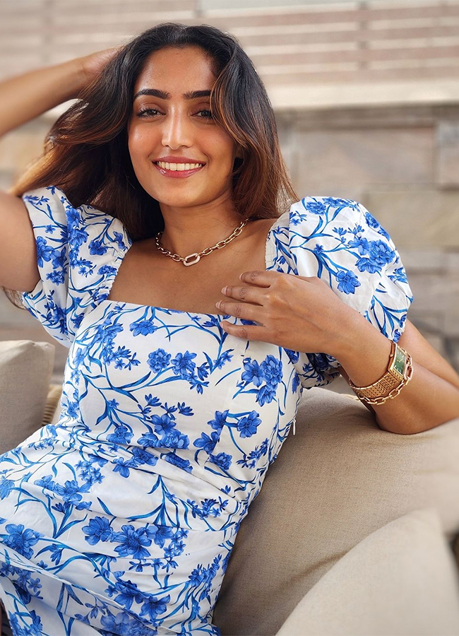 దుమ్ముదులిపేసిన మ్యాడ్ స్క్వేర్ ఐటెం పాప ‘రెబా మోనికా జాన్‌’ (ఫోటోలు ...