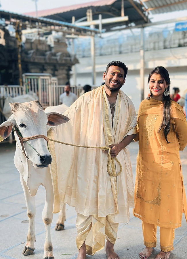 Soniya Akula-Yash: వేములవాడ రాజన్నను దర్శించుకున్న కొత్త జంట (ఫోటోలు ...